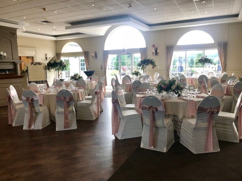 Hawk Ridge Golf and Country Club Wedding Venue | Prices & Costs | Bridebook