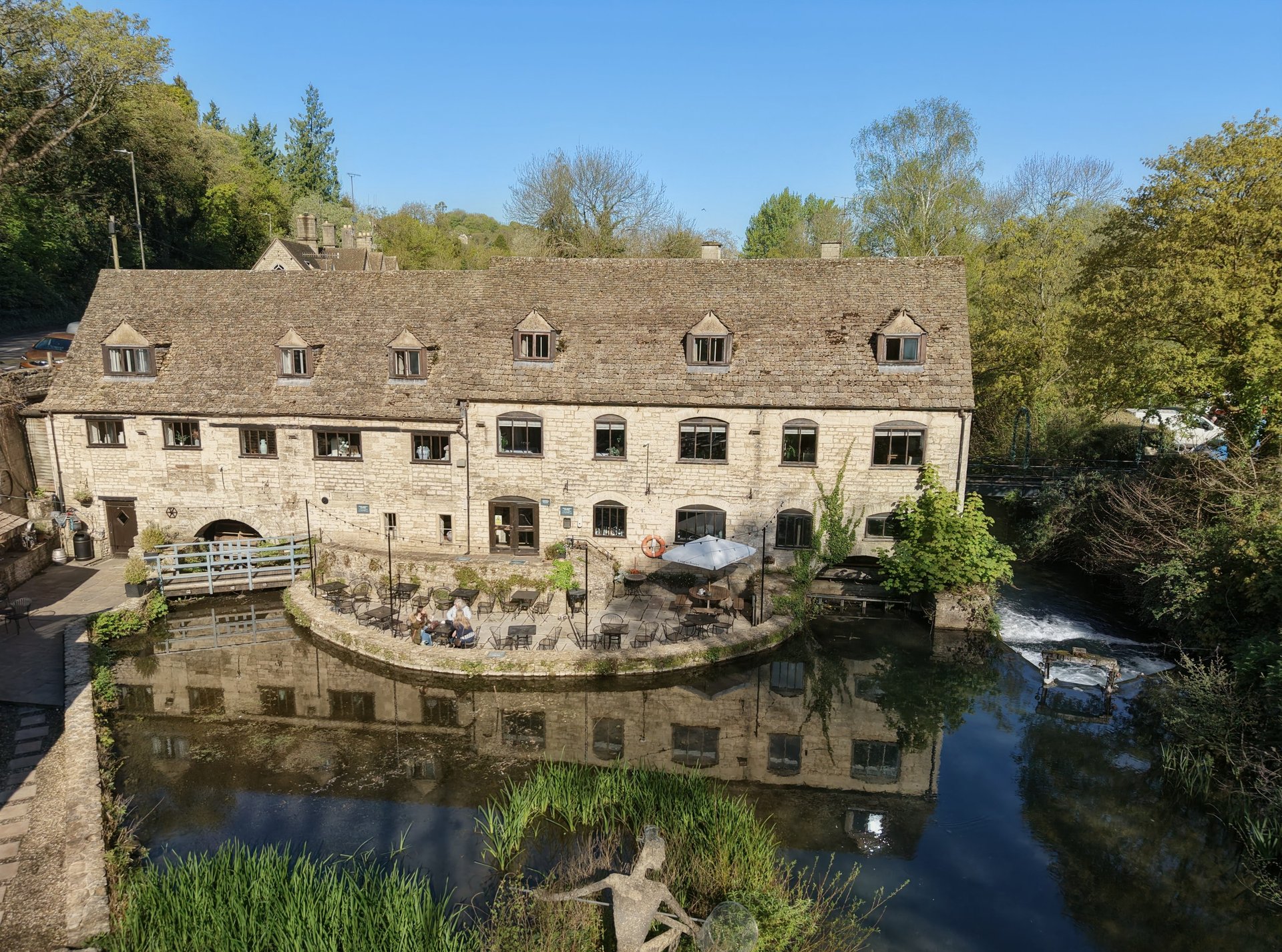 Cotswolds Wedding Venues - Compare Prices & Reviews | Bridebook