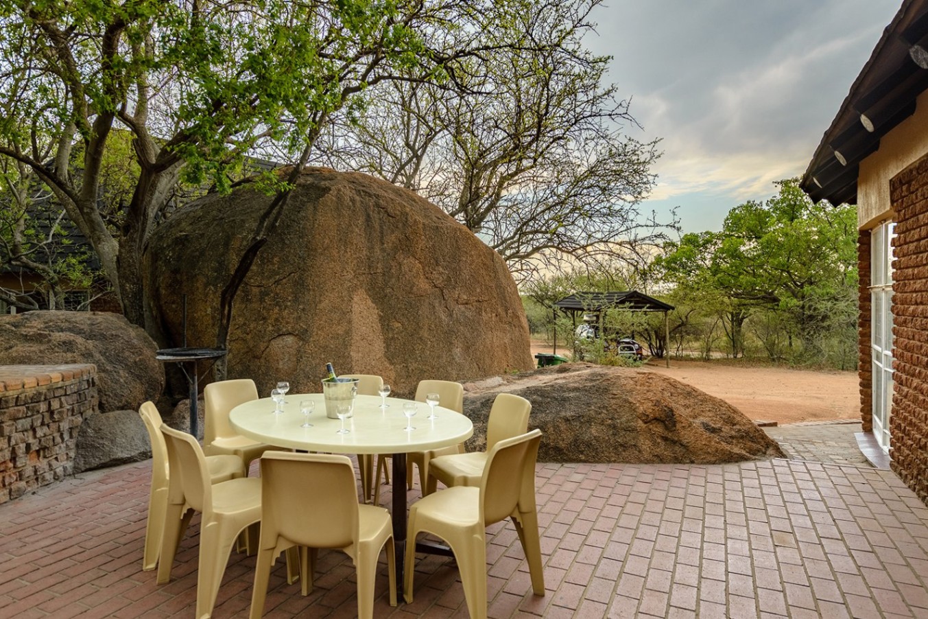 Dikhololo Resort Wedding Venue | Prices & Costs | Bridebook